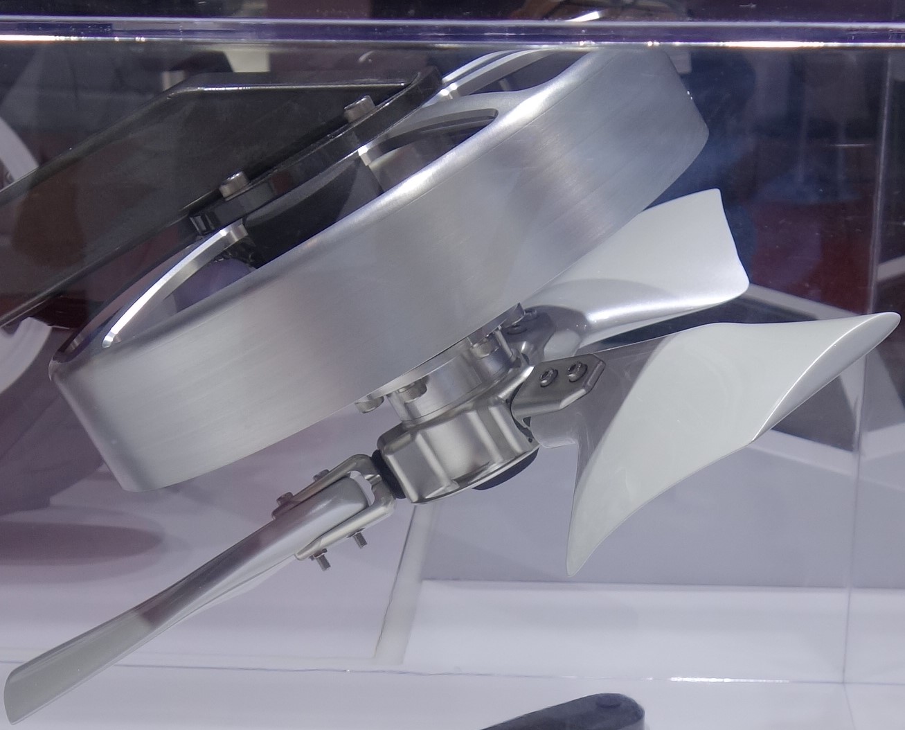 Motor Hub Unit with Variable-Pitch Propeller Mechanism | EHFCV