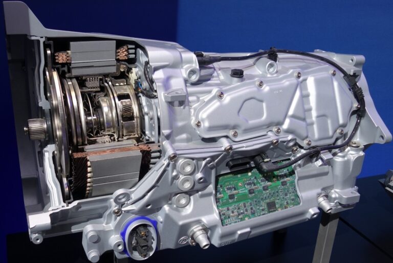 ZF Fully Integrated 8-Speed Plug-In Hybrid Transmission Gen 4 | EHFCV